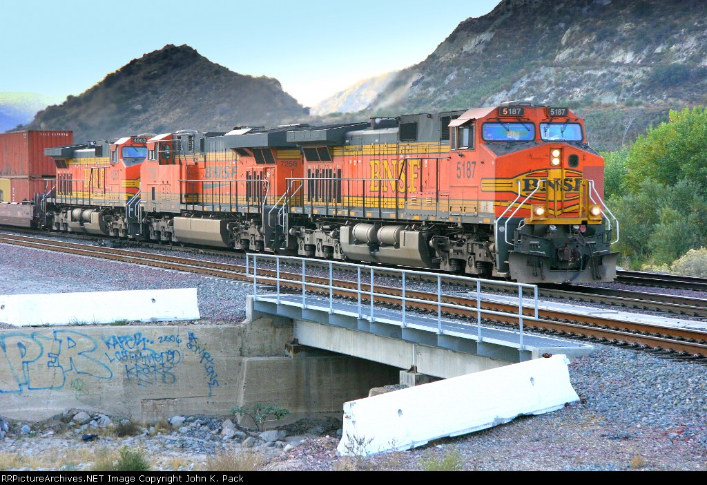 BNSF 5187